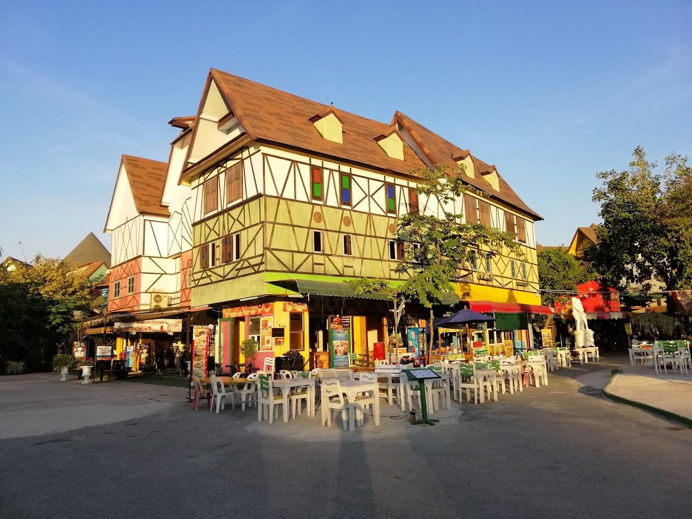 Pattaya Floating Market | Entrance Fee, Opening Hours & More