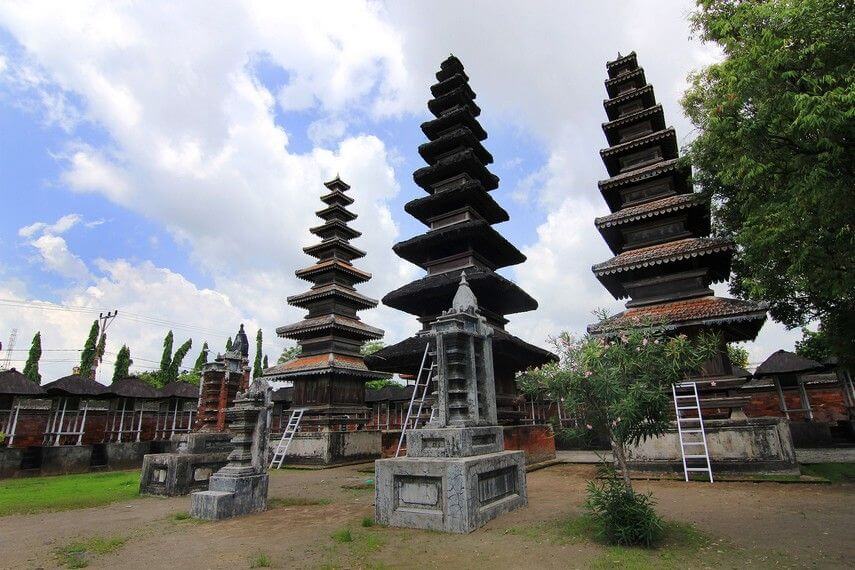 Pura Meru | Entrance Fee, Opening Hours & More