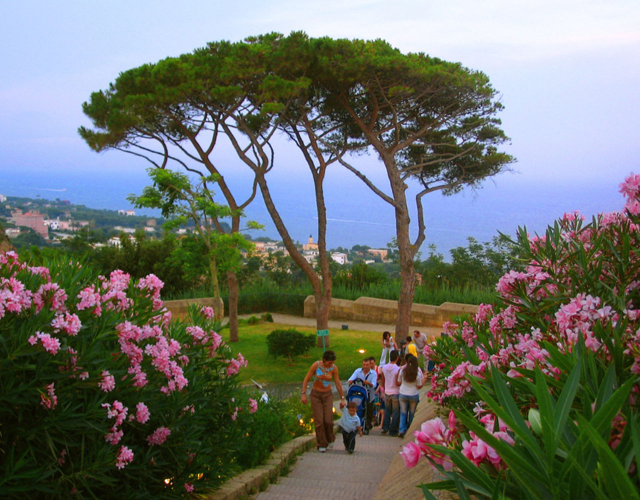Naples Scenic Shoreline and Castles Tour | ForeverVacation