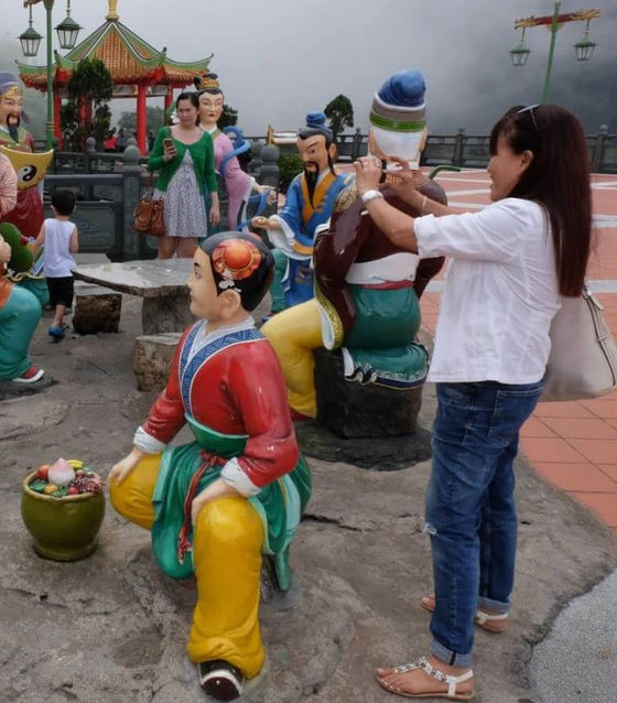 Kuala Lumpur Colmar Tropicale French Village and Chin Swee Cave Temple ...