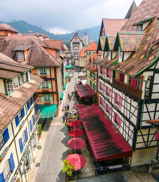 Kuala Lumpur Colmar Tropicale French Village and Chin Swee Cave Temple ...