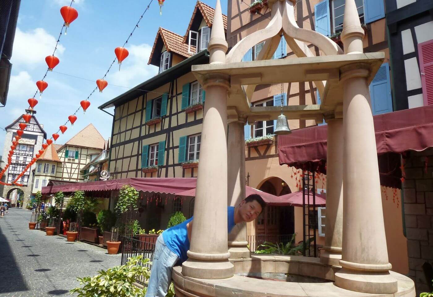 Kuala Lumpur Colmar Tropicale French Village and Chin Swee Cave Temple ...